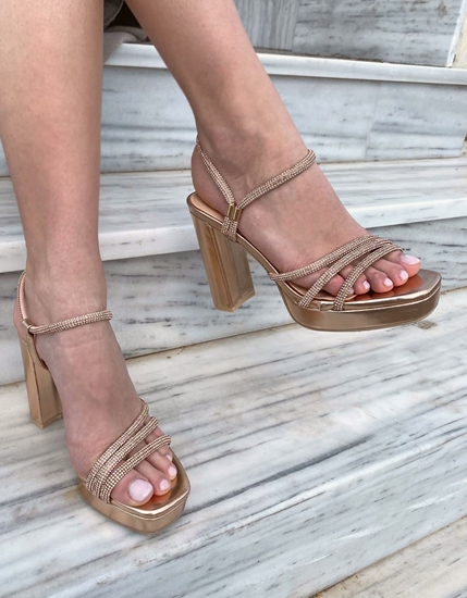 Ψηλοτάκουνα πέδιλα με τετράγωνο τακούνι | Inshoes.gr Χαλκός
